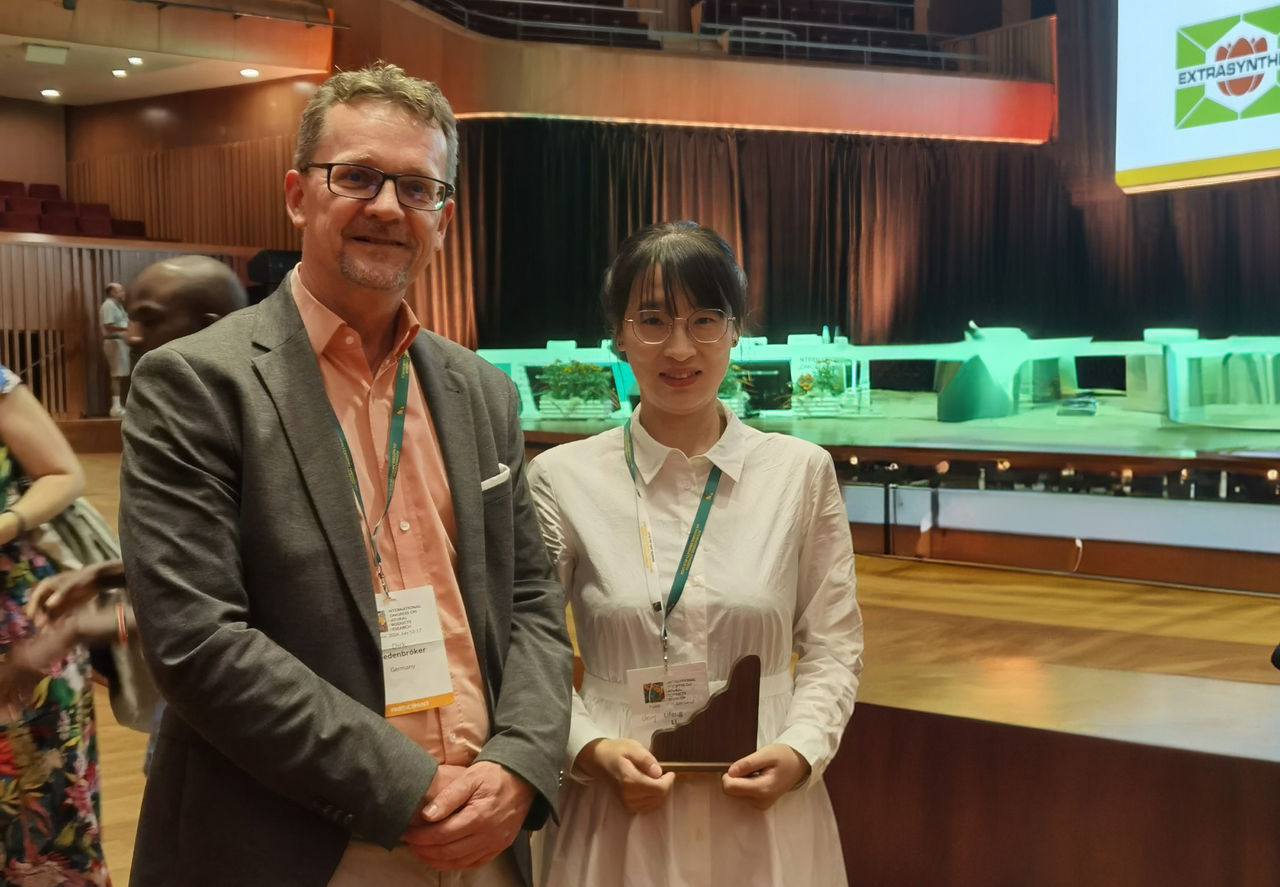 Dr. Li Lifeng Cherry receives the 2024 Dr. Willmar Schwabe Young Talent Prize